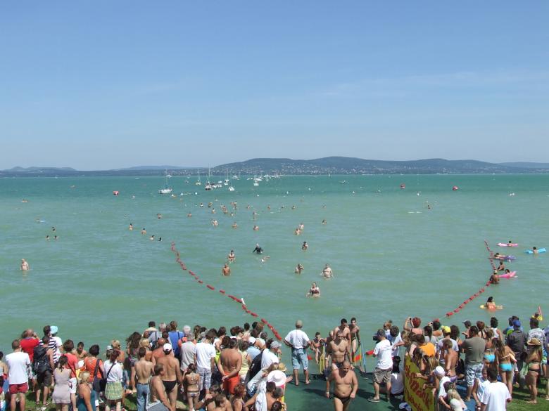 Balaton-átúszás új szabályokkal